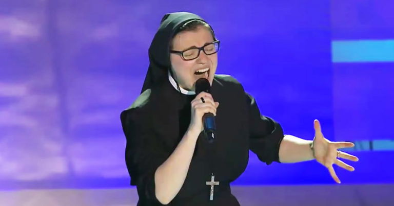 Amy Rasmussen Sings Original Song 'Empty Me'