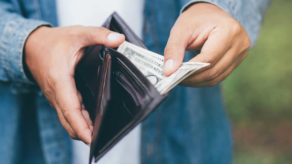 Good Samaritan Find Lost Wallet On Flight, Returns It With Extra Money ...