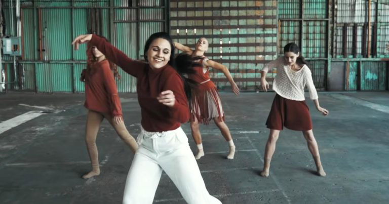 Sarah Reeves Sings 'Good Good Father', It's Absolutely Amazing! | FaithPot