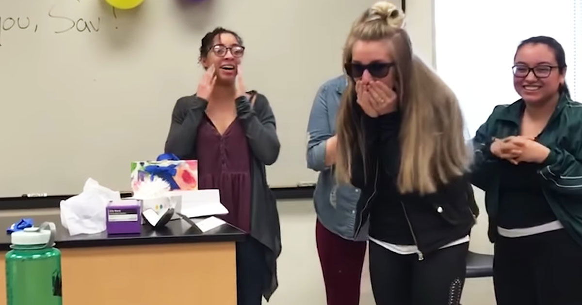 Colorblindness Almost Cost This Student Her Career, So Her Classmates ...