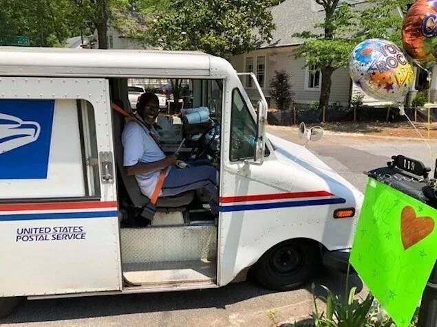 Mail Carrier For 35 Years Retires, The Entire Neighborhood Turns Out To ...