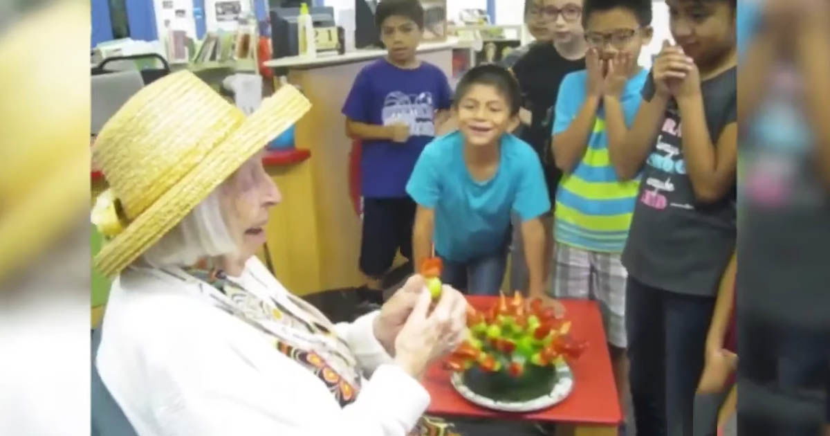 Retiring UPS Driver Puts Biggest Fan Behind The Wheel In heartwarming ...