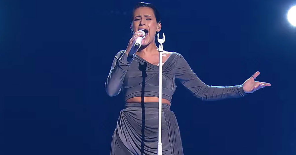 Diana Rouvas Sings 'Hallelujah' In Finals On The Voice 2019