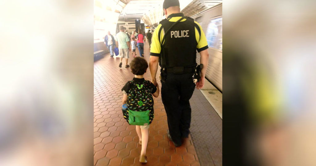 Police Officer Becomes Caretaker For Lonely Elderly Man After Meeting ...