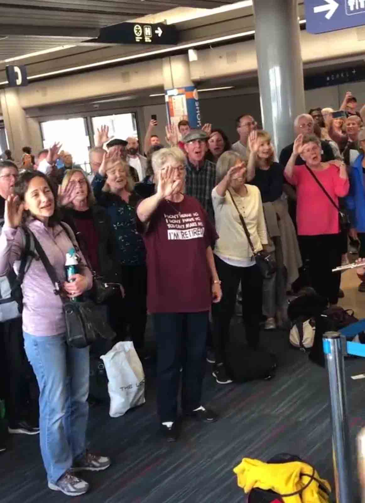 Passengers Gives Retiring Pilot An Emotional Send Off Singing ‘Irish ...