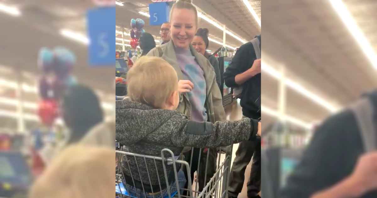 Sia Brought Thanksgiving To Walmart By Paying For Several Customers ...