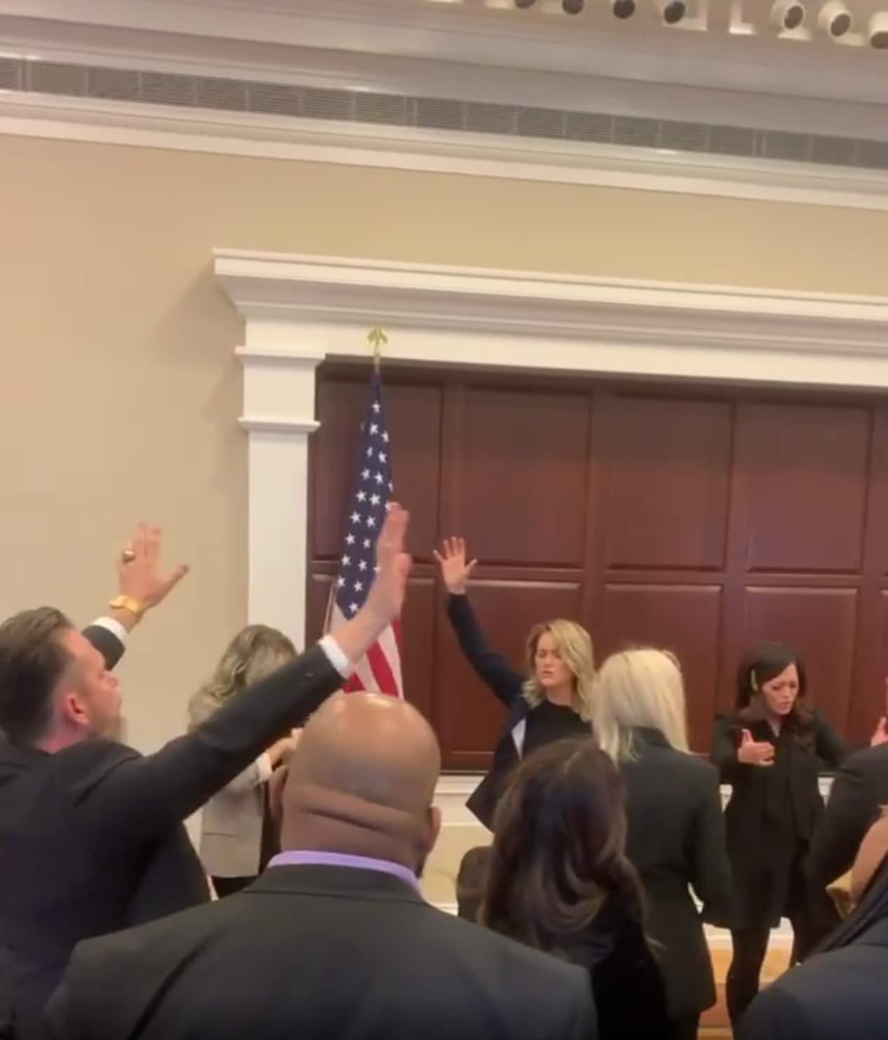Worship Leaders Praises The Lord Inside The White House | FaithPot