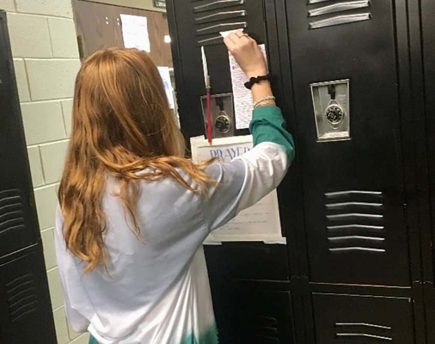 Student Starts "Prayer Locker" Ministry To Pray For Classmates | FaithPot