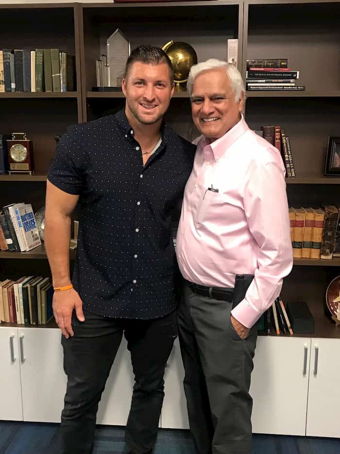 Tim Tebow Restrains The Tears While Paying Tribute To His 'Hero Of The ...