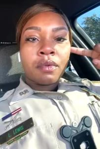 Stranger Prays For Police Officer At Gas Station