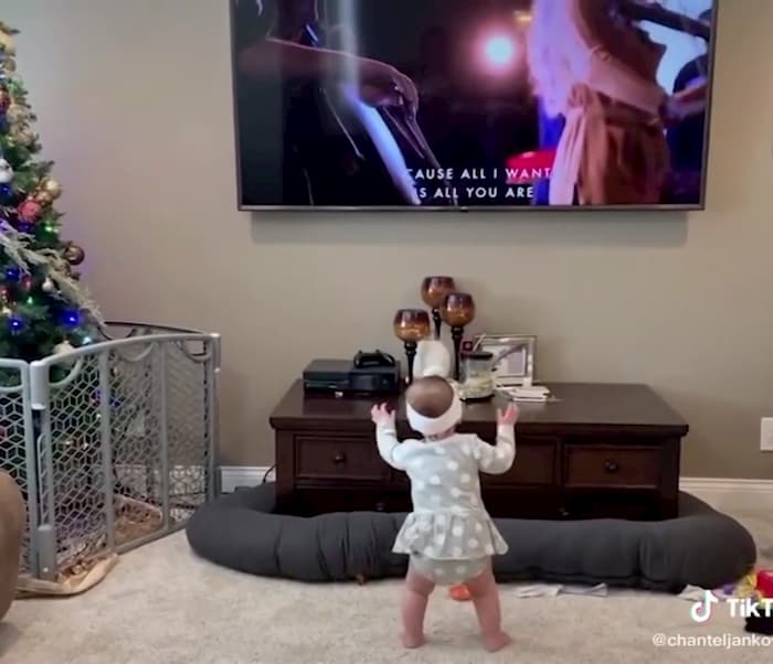 Baby Girl Dances To Worship Music In Adorable Video