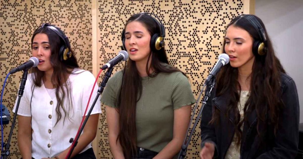 3 Sisters Sing Beautiful Medley Of 'Come Thou Fount' And 'If You Could ...