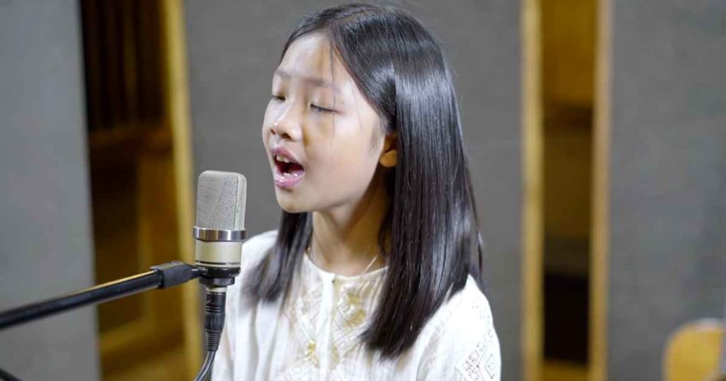 14-Year-Old Girl Performing Cover Of 'Amazing Grace' Is So Good | FaithPot