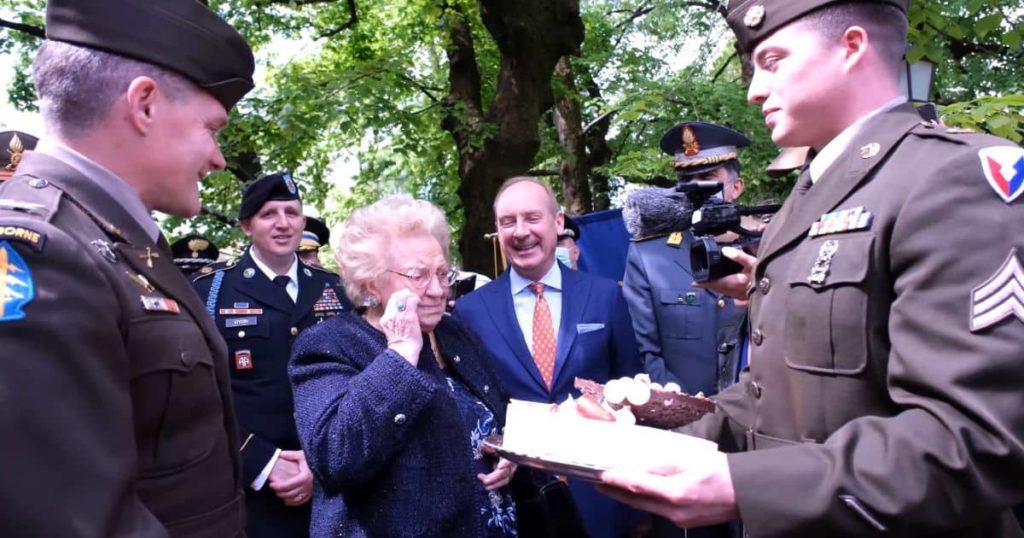 US Army Garrison Soldiers Replace Italian Woman’s Stolen Birthday Cake ...