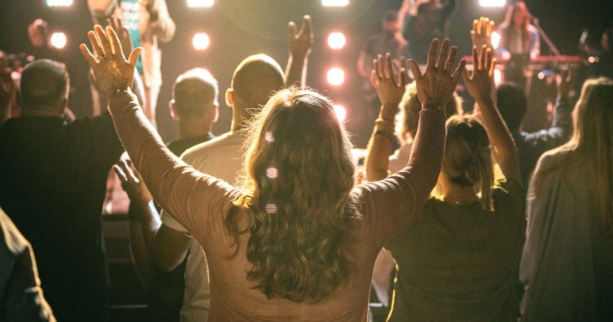 4 Ways To Live Out Your Faith In A Faithless World | FaithPot