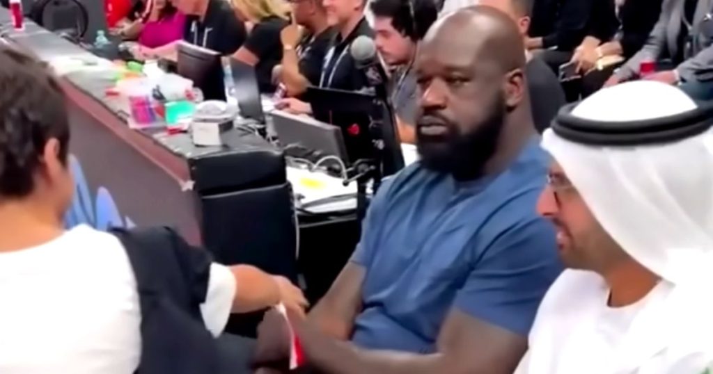 Little Boy Asks Shaq For A Handshake And It Turns Out To Be Something ...