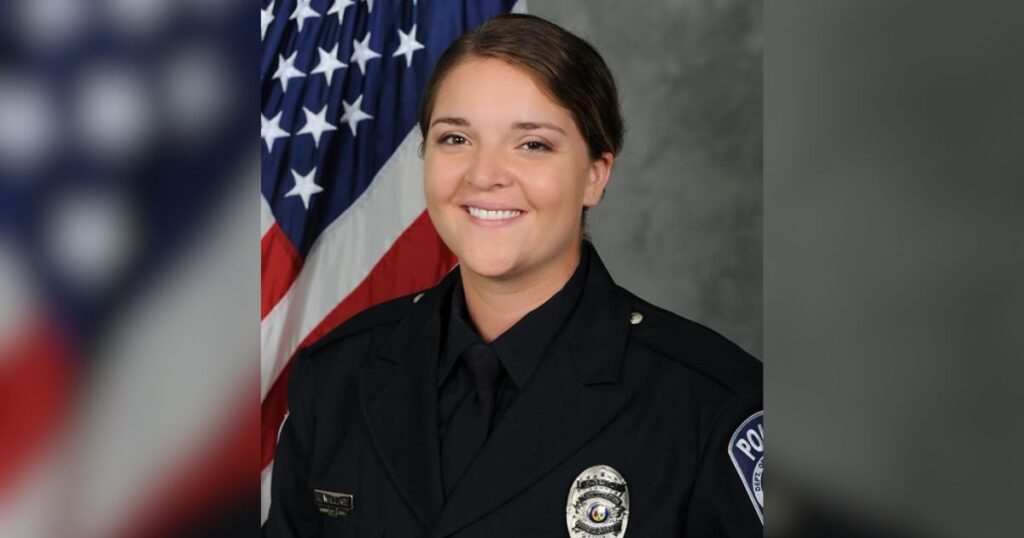 Brave Police Officer Interprets Kidnapped Woman's Silent Plea for Help ...