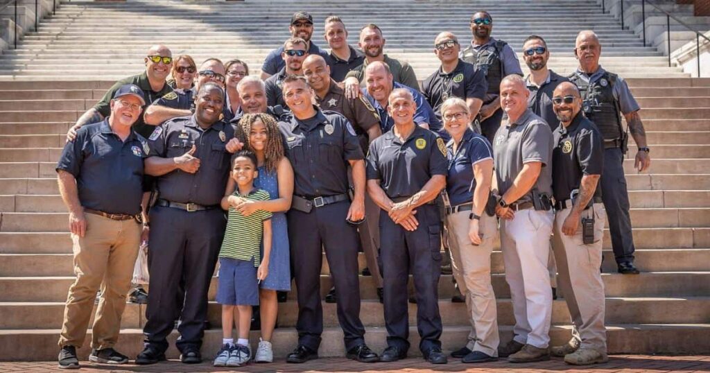 13-Year-Old Girl Sets Out on a Mission to Hug Police Officers in All ...