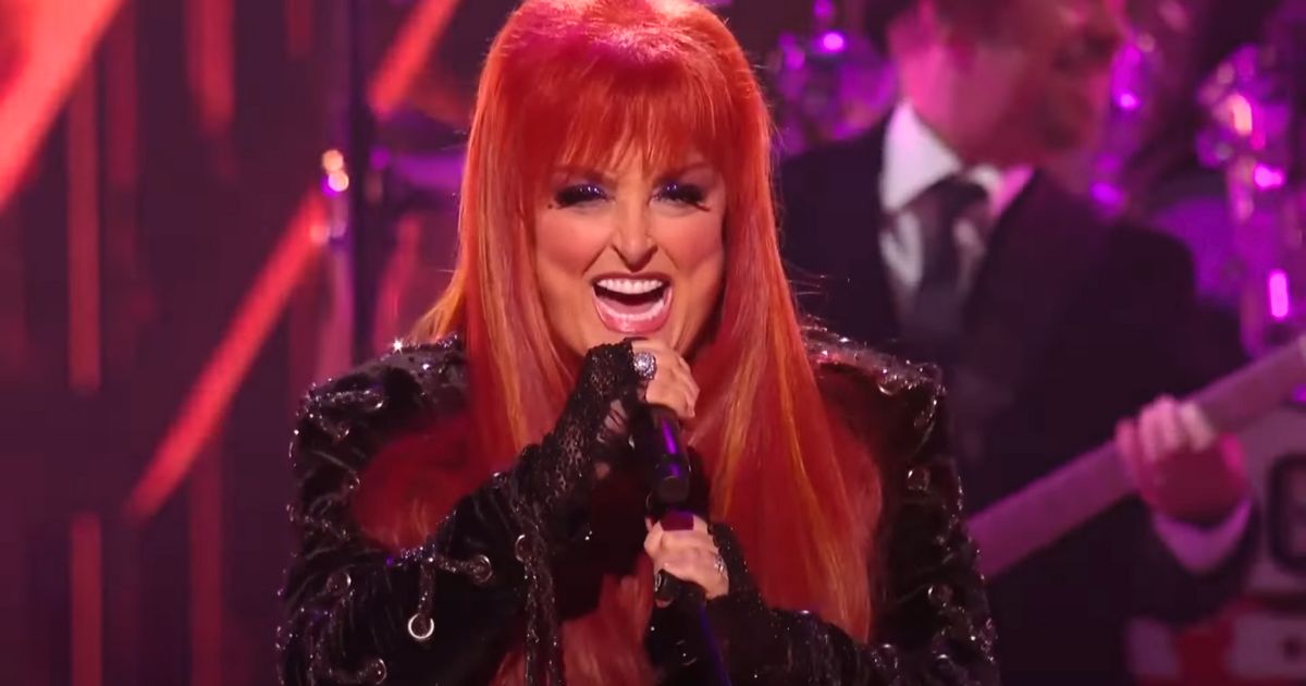 Wynonna Judd Sings ‘I Saw The Light' and 'No One Else On Earth' | FaithPot